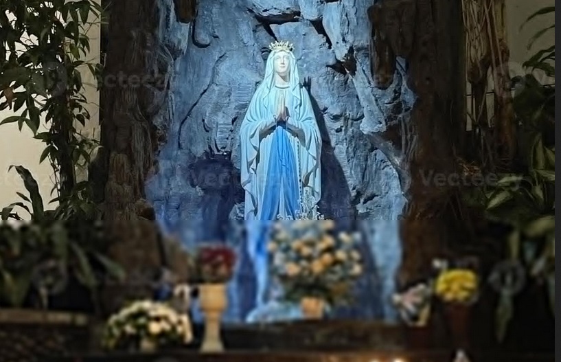 Meletakkan bunga pada patung Bonda Maria