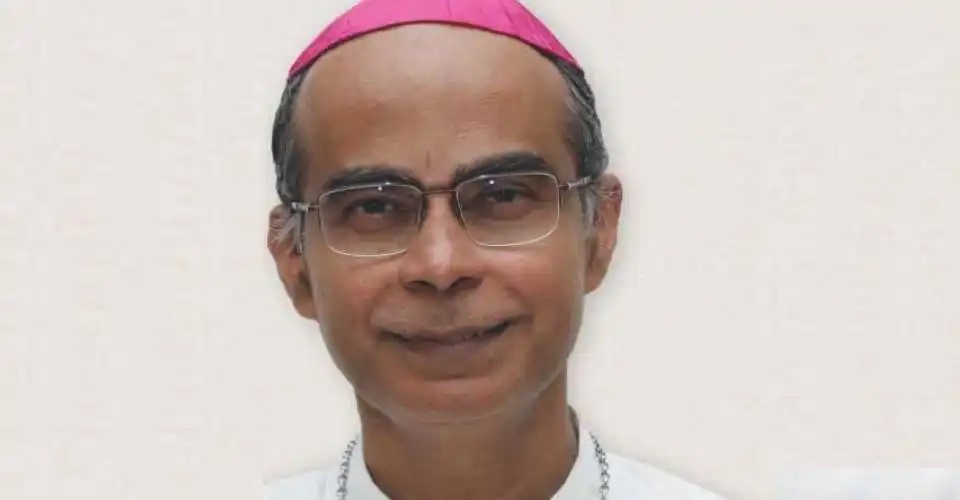 Papal advisor cardinal retires as Bombay archbishop
